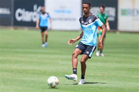 Após Imbróglio Em Renovação Grêmio Registra Novo Contrato De André
