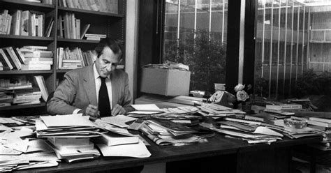 En 1974 Jean Dormesson Prend Les Rênes Du Figaro Afin Den Faire Un