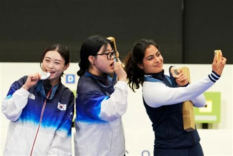 Paris Olympics 2024 Abhinav Bindra Pm Modi Congratulate Manu Bhaker