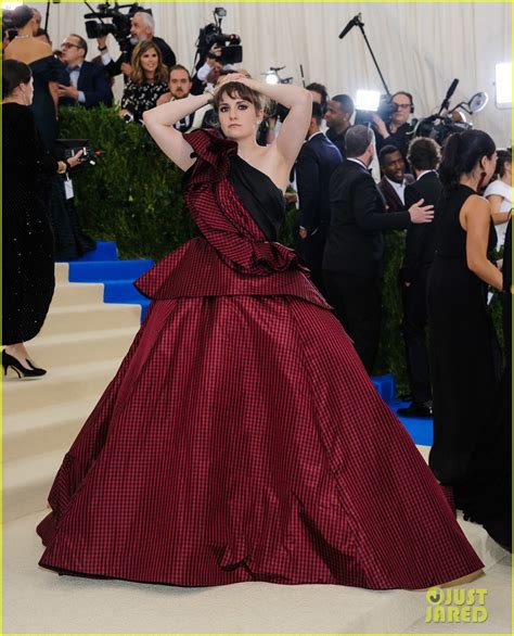 Lena Dunham Rushed To Hospital During The Met Gala Photo 3894336