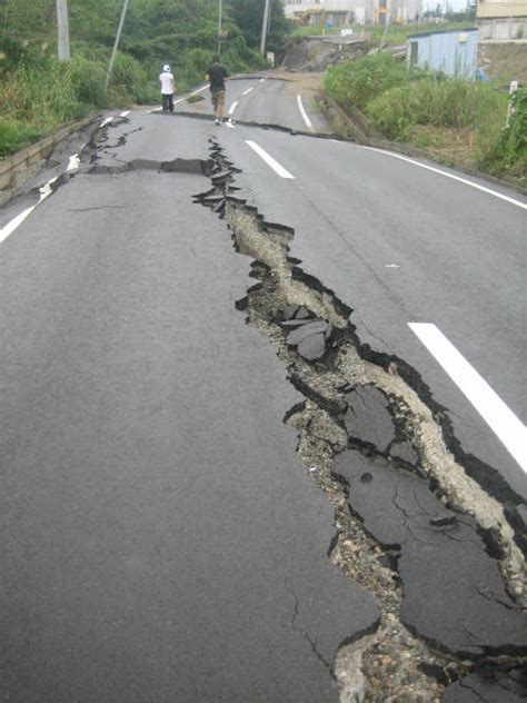 道路の亀裂