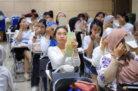 Rumah Muda Indonesia Gelar Training Make Up Class Linimassaid