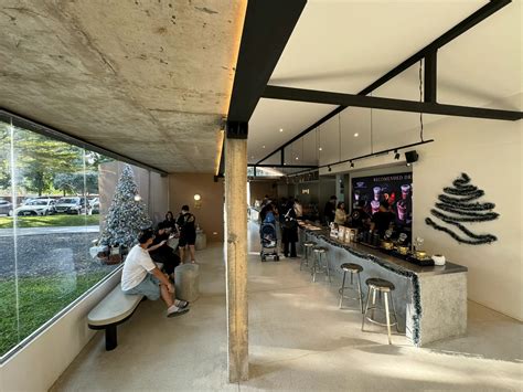 คาเฟ่สุดมินิมอล มีน้ำตกกลางร้าน ใกล้สนามบิน แกลเลอรีที่โพสต์โดย Top