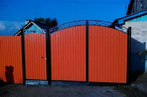 Ворота и калитки из профнастила - 70 фото, красивые идеи