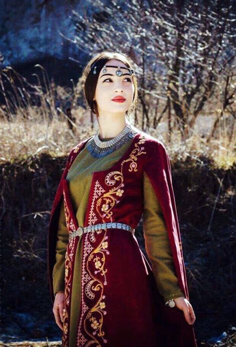 Հայկական աւանդական զարդարանք ու զգեստներ Beautiful Asian Women ...
