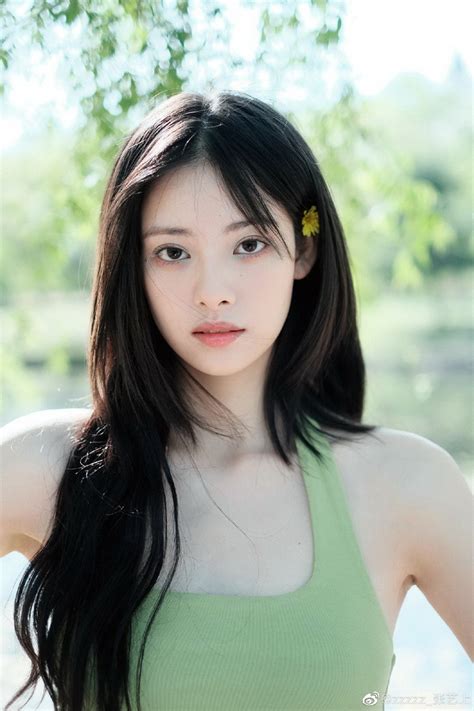 น้องจางยี่ชาง ขาว สวย บางกรอบ