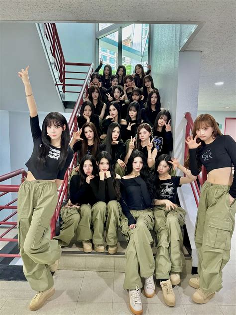 8 个出道时成员超过 10 人的韩国流行女团