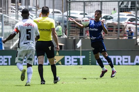 Árbitro prejudicou o Cruzeiro e acabou apitando jogo de crianças