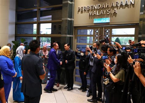 Pm Anwar Starts Work As Finance Minister