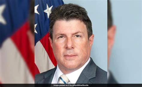 Ex Fbi Agent Accused Of Leaking Info Nude Photo And Shielding Hunter
