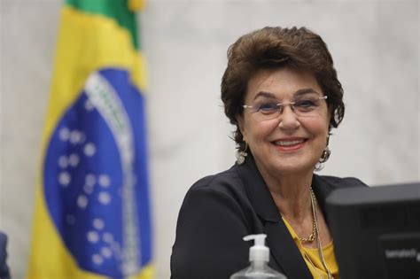 Lei garante à mulher o direito a acompanhante em procedimentos de saúde