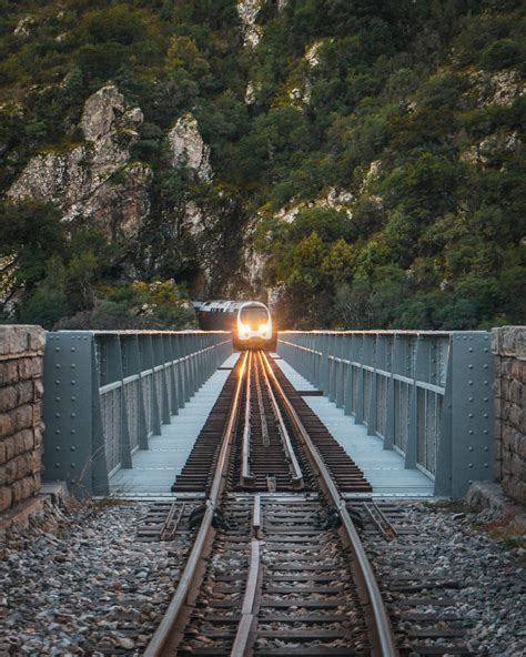 The Pitfalls Of Decentralized Data Architecture And The Challenges Of