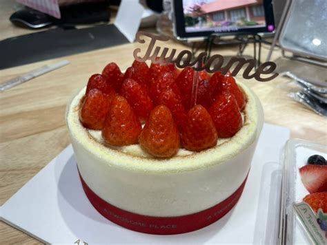 투썸플레이스 딸기케이크 2종 내돈내산 솔직 후기 생딸기요거트생크림바스켓 생딸기마스카포네생크림 네이버 블로그
