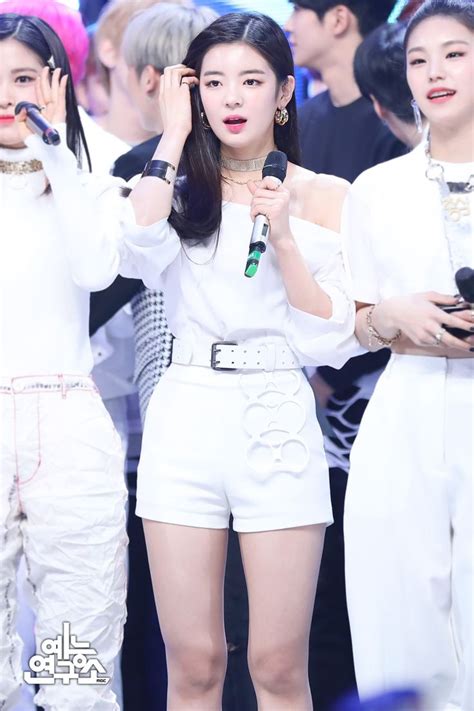 쇼 음악중심 190223 Itzy 1위 현장 포토 Itzy Gal Gardot Kpop Girls