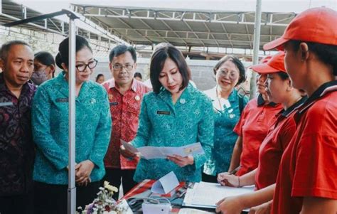 Turunkan Angka Balita Stunting Pj Ketua TP PKK Bali Ny Drg Ida Mahendra Jaya Sambangi Tabanan