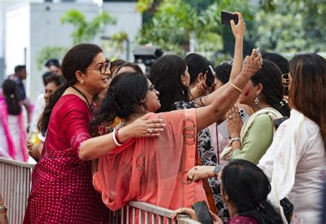 Pm Modi Receives Enthusiastic Welcome At Bjp Headquarters In Delhi