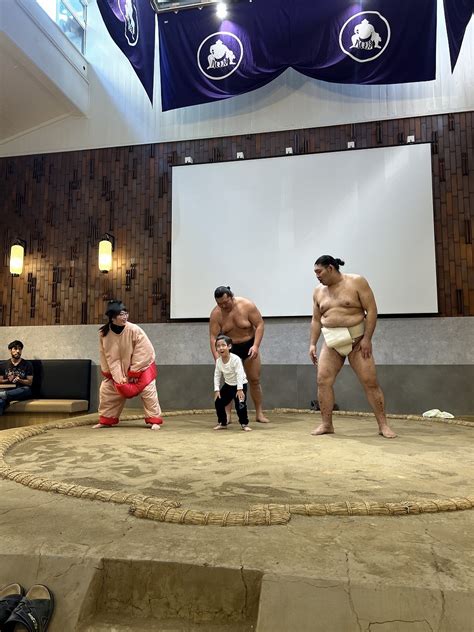 Sumo Show With Lunch At The Restaurant With The Sumo Ring Attractive Japan Reservations
