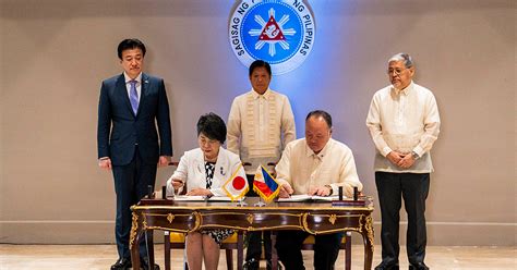 Le Japon Et Les Philippines Signent Un Accord Militaire Pour Contrer La