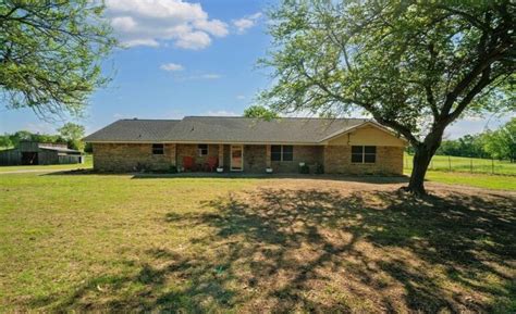 Just Hit The Market Well Maintained Home On 46 Acres In Hopkins County