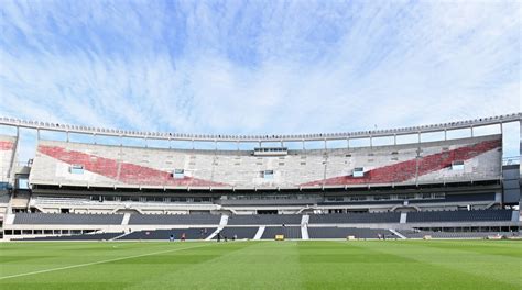 Torcedor Cai De Arquibancada E Morre Em Jogo Entre River Plate E