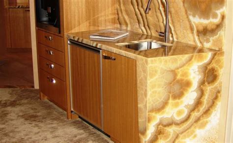 Купить оникс ONYX TROPICAL со склада - каталог AKSTONE