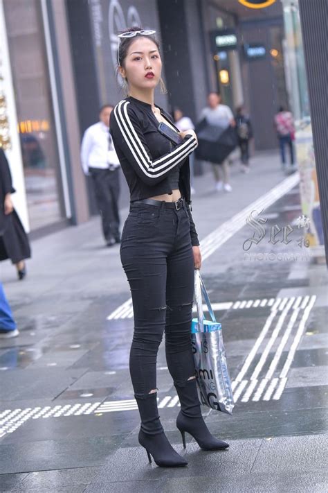 Stylish Womens Fashion에 있는 핀 여성 청바지 거리 패션 여성 바지