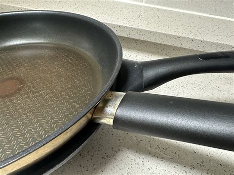 프라이팬 그냥 버리지 마세요 이렇게 해서 버려야 합니다 생활의지혜