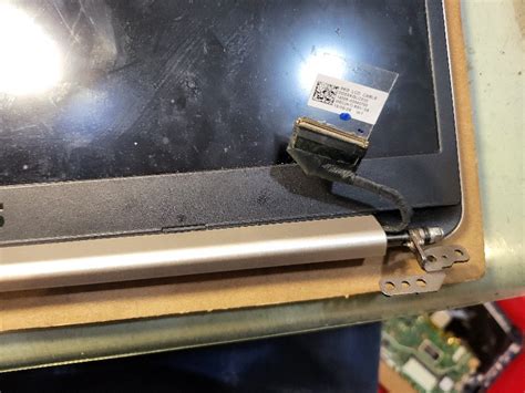 Asus S510 轉軸斷裂 現場拆機快速維修，約1 2小時完修各廠牌筆電轉軸都有維修可來電洽詢。s410 N580 Msi Acer