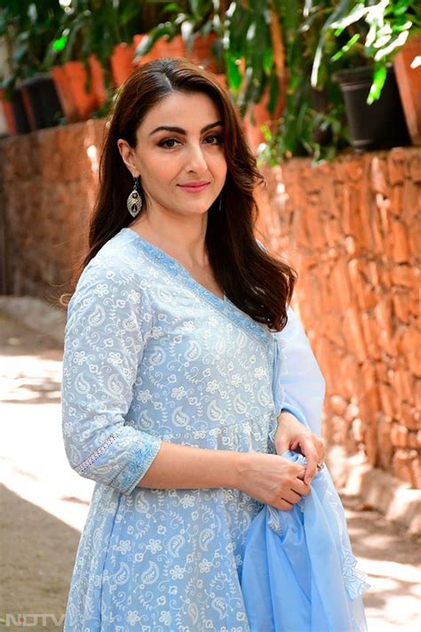 Mother Daughter Duo Sharmila Tagore And Soha Ali Khans Day Out In Mumbai