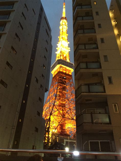 ビルとビルの間から見える東京タワー By さっちゃんくん （id：5278081） 写真共有サイトphotohito