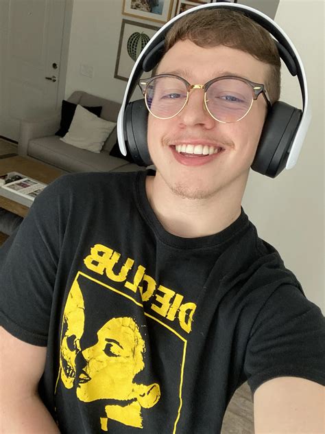 Playing Dead By Daylight For The First Time Tonight 👻 Come Hang Twitch Tv Rpgaymer Scrolller