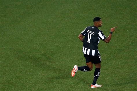Botafogo Goleia O Juventude E Sobe Na Tabela Do Brasileirão