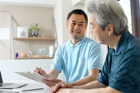【モテる男性介護職員とは？】利用者から人気がある職員の特徴、理由や魅力