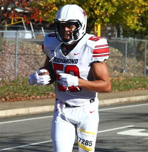 Virginia Man Runs Half Marathon In Full Football Equipment Canadian