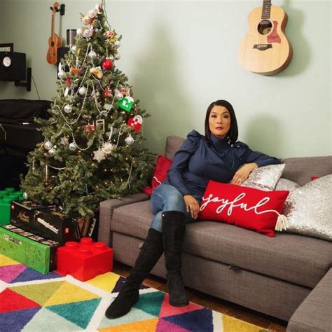 Elizabeth Chan Defeats Mariah In Queen Of Christmas Trademark Dispute Page Celebria ATRL