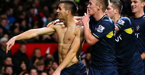 Manchester United 0 1 Southampton Saints Leapfrog United Into Third