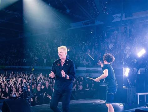 Brandon Pertzborn Plays His First Show With The Offspring