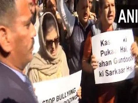 Delhi Police Detains Mehbooba Mufti During Protest Over J K Anti