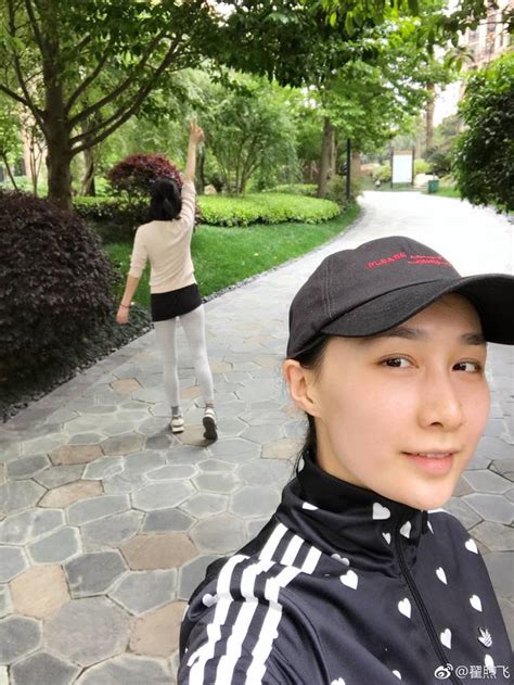 雷佳音说漏嘴狂喊经纪人！原来他女儿都五岁了，老婆素颜都美