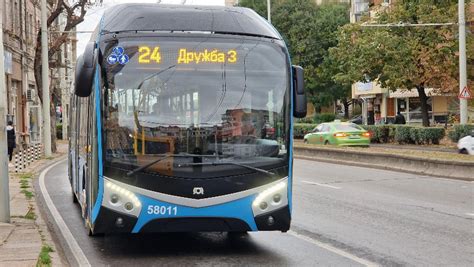 Учениците до 14 г пътуват безплатно по всички градски автобусни и