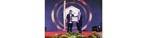 Instiper Yogyakarta Menerima Award “the Most Reputable University In