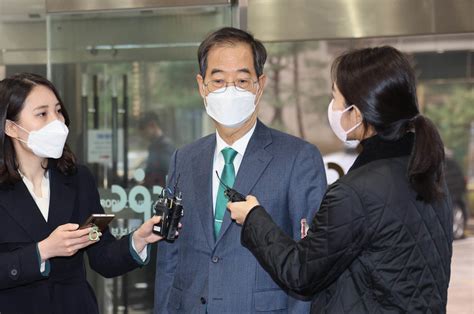 한덕수 첫 출근길…론스타 의혹엔 “사적으로 관여한 바 없어” Sbs Biz