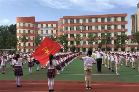 济南市白马山小学校训济南市白马山小学大山谷图库