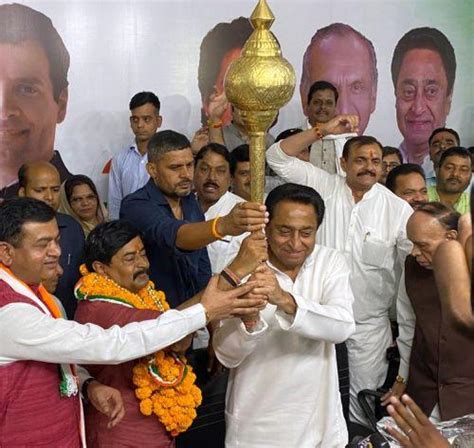 Ex Bjp Minister Deepak Joshi Joins Congress Ahead Of Mp Polls