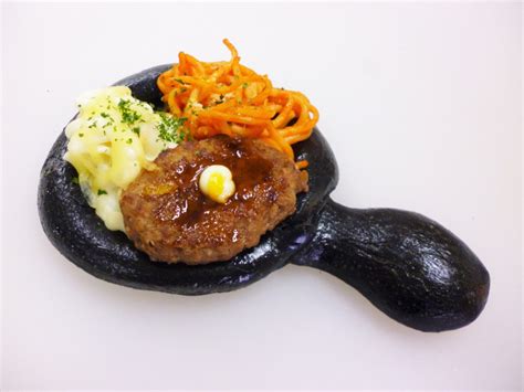 持ち手まで食べられるフライパン！？国産米100％使用の無添加の米粉パン専門店「monamona」 ＠heaaart