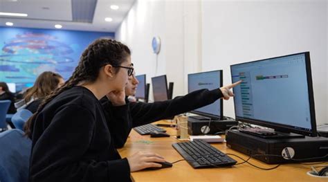 Reeder ile Kızlar Kodlar Projesi Türkiye Türklerindir