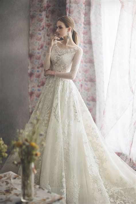15 Whimsical Glam Wedding Dresses Featuring Romantic Detailing Praise