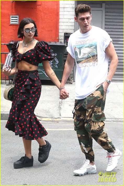 Photo Dua Lipa Isaac Carew Pda 04 Photo 4103637 Just Jared