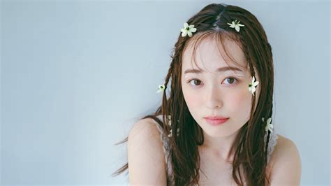 いつも同じ髪型から卒業！福原遥が魅せる♡【韓国アイドル風ちび三つ編み】how To Arweb（アールウェブ）