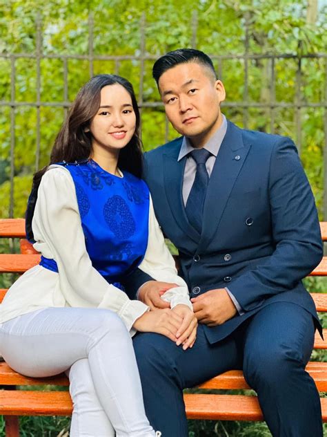 Erch Mn Төгөлдөр эмч Эр хүний амьдралд сайн сайхан бүхэн эмэгтэй хүнээр дамжиж орж ирдэг